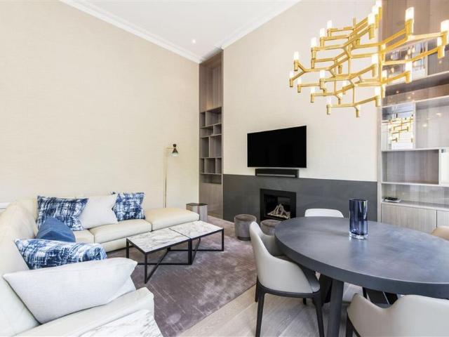 2 bedroom apartment with access to a communal indoor swimming pool and gym