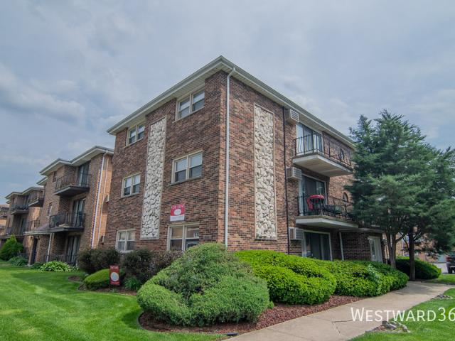 2 Bedroom Apartment with Balcony – Calumet City