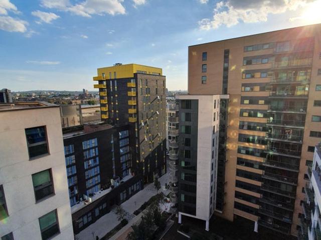 2 Bedroom apartment with balcony in Canary Wharf
