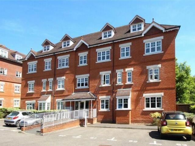 2 Bedroom Apartment Woking Surrey LS100366182