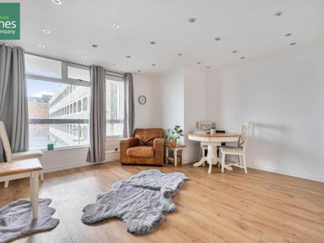 2 Bedroom Apartment Worthing West Sussex LS99997339