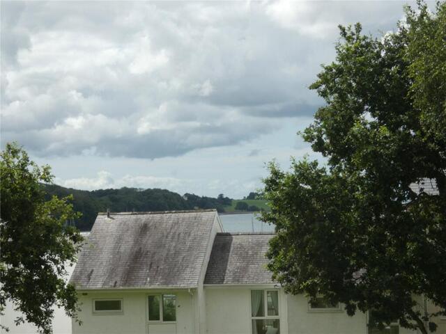 2 Bedroom Apartment Y Felinheli Gwynedd 100426255