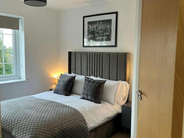 2 Bedroom Apartment York York 73820741