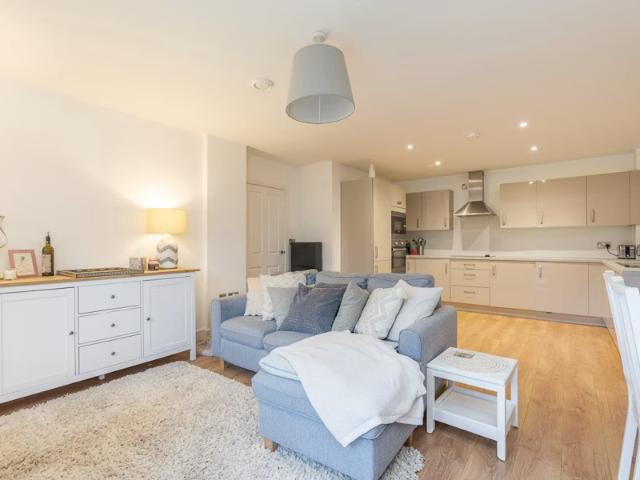 2 bedroom apartment