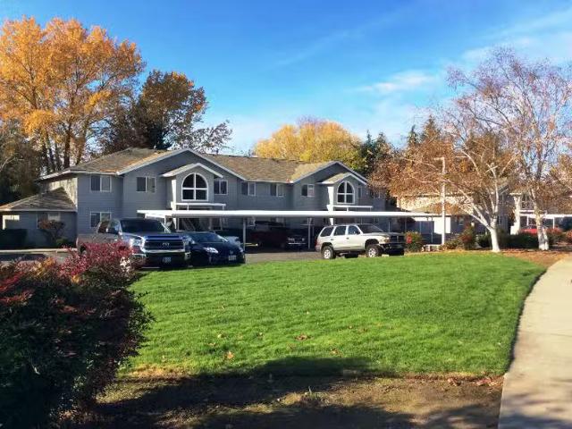 2 Bedroom Apartment 1646 Kellenbeck Ave #C