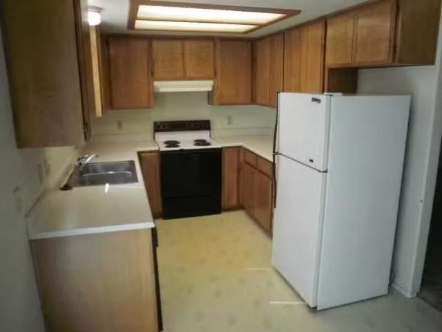 2 Bedroom Apartment 1891 Kellenbeck Ave