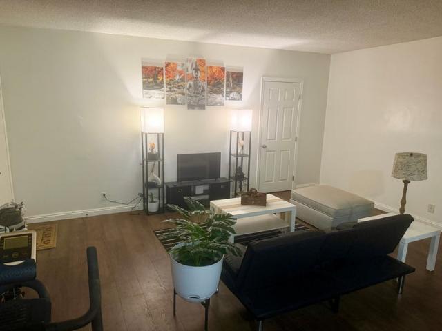 2 Bedroom Apartment 1 Room Available Near USC