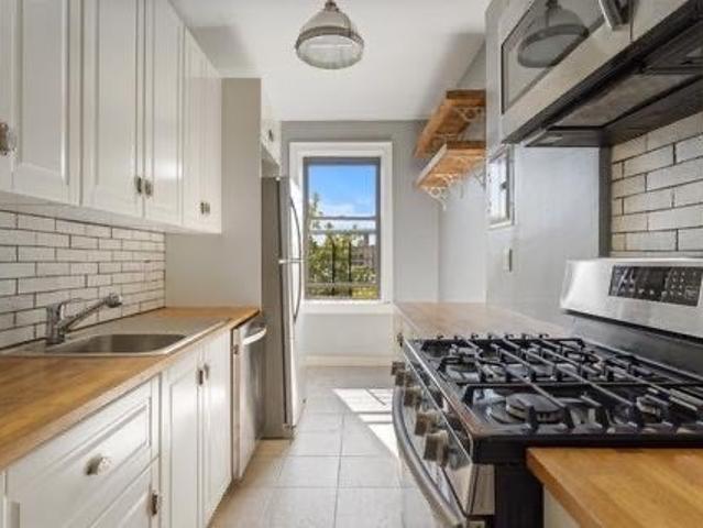 2 bedroom appt in Jackson heights prime location