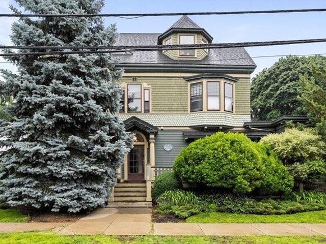 2 bedroom, Arlington MA 02476 104650785