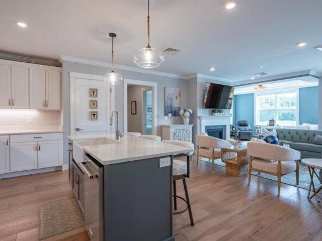 2 bedroom, Atkinson NH 03811 105094696