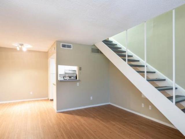 2 bedroom, Austin TX 78705 LS77111991