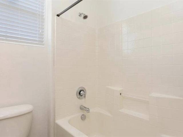 2 bedroom avail w/ private bath
