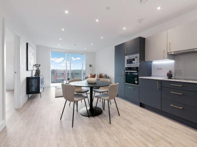 2 bedroom available Dukes Road E17