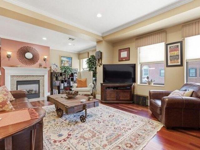 2 bedroom, Boston MA 02109 102563019