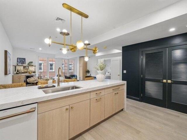 2 bedroom, Boston MA 02113 102634166