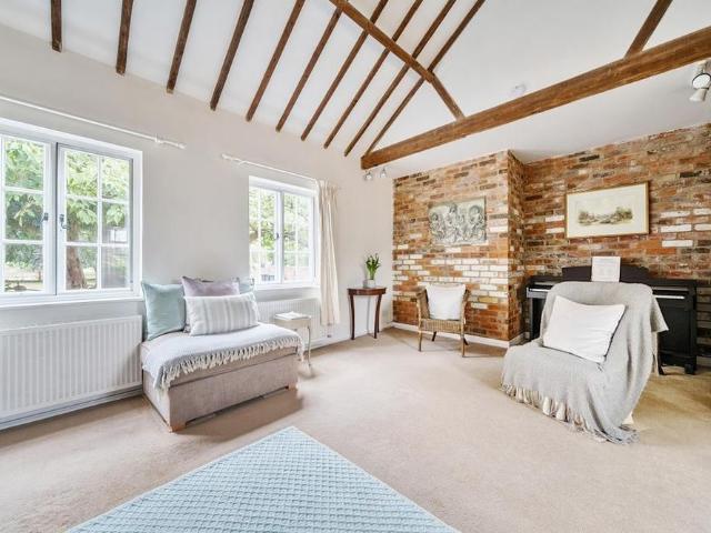 2 bedroom barn to rent