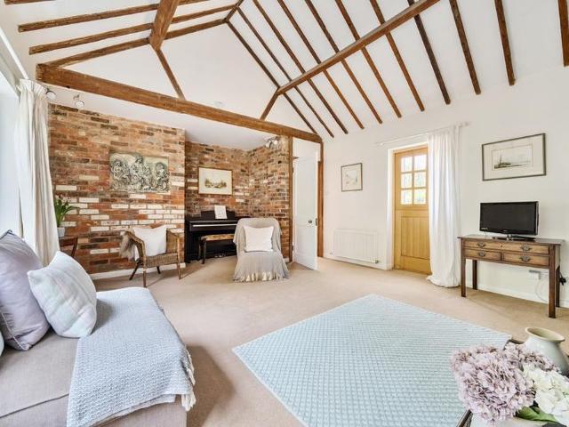 2 bedroom barn to rent