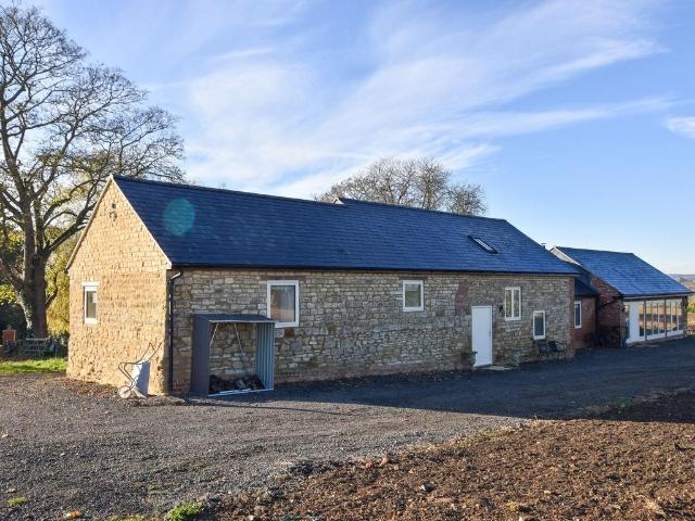 2 bedroom barn to rent