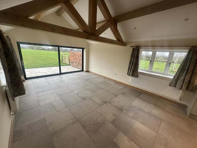 2 bedroom barn to rent