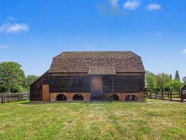 2 bedroom barn to rent