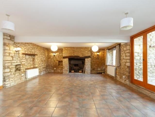 2 bedroom barn to rent