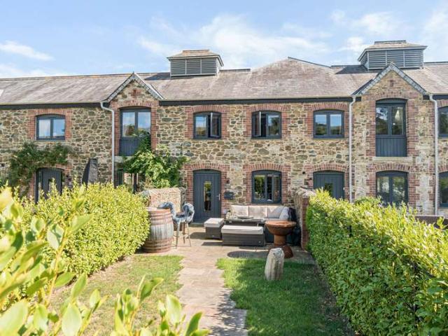 2 Bedroom Barn Conversion Character Property