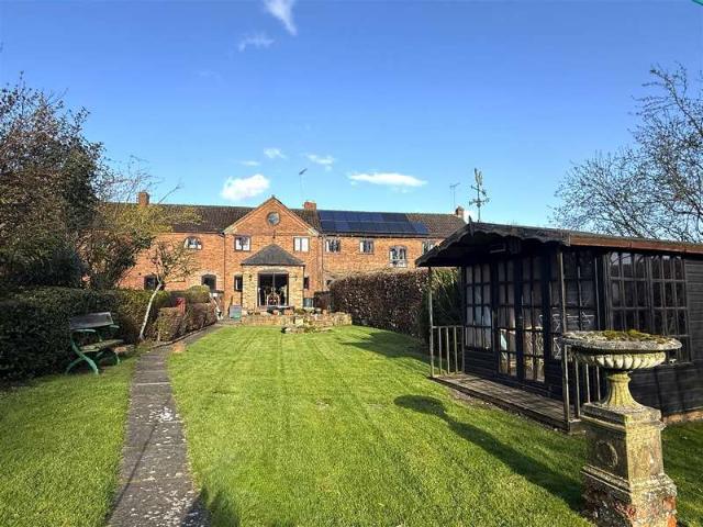 2 Bedroom Barn Conversion Character Property