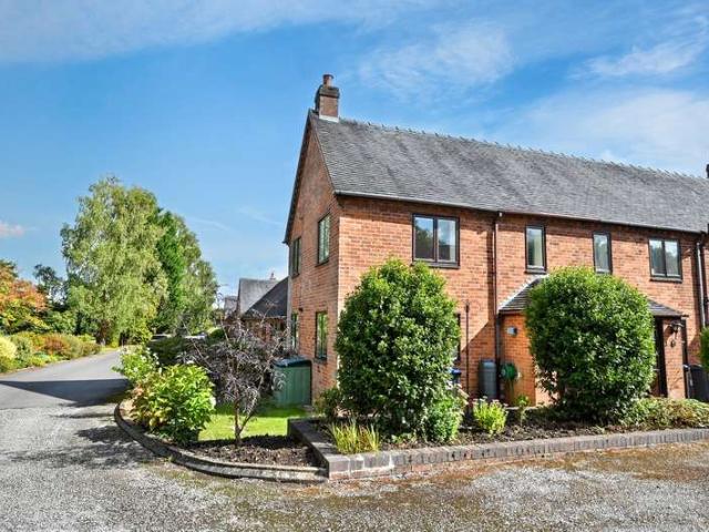 2 Bedroom Barn Conversion Character Property