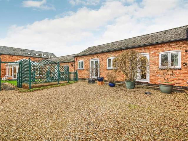 2 Bedroom Barn Conversion Character Property