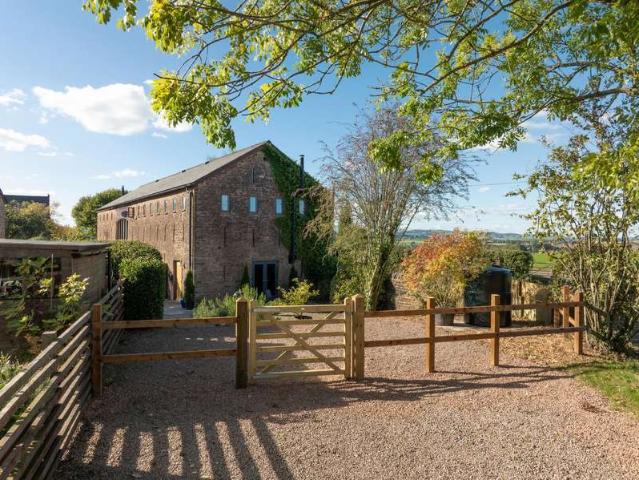 2 Bedroom Barn Conversion Character Property