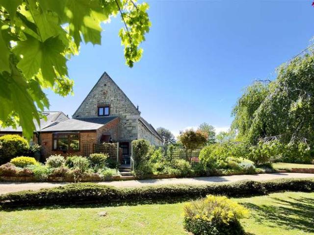 2 Bedroom Barn Conversion Character Property