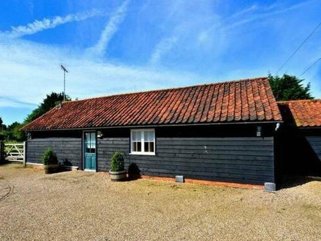 2 bedroom barn conversion for rent in Creeds Farm Yard Epping CM16