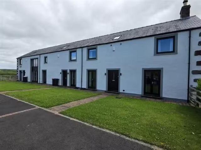 2 bedroom barn conversion for rent in The Mews, Mill Hill Farm.