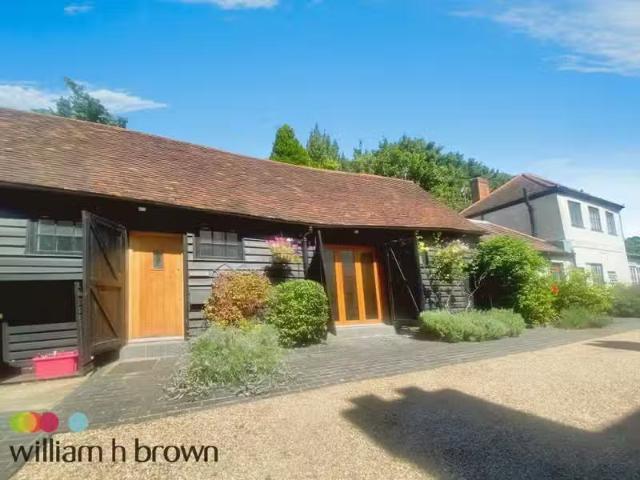 2 bedroom barn conversion for rent in Wigley Bush Lane, South.