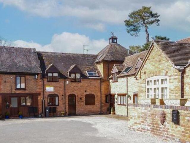 2 Bedroom Barn Conversion For Sale In Vicarage Lane