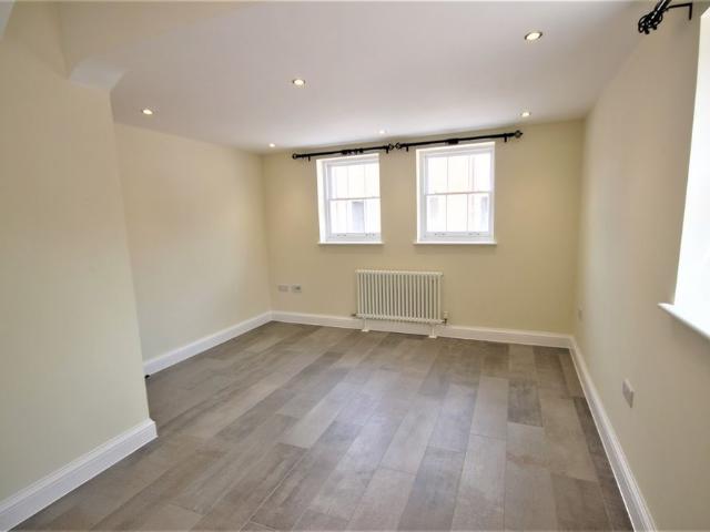 2 bedroom barn conversion to let