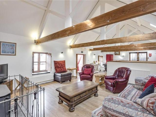 2 bedroom barn conversion to rent