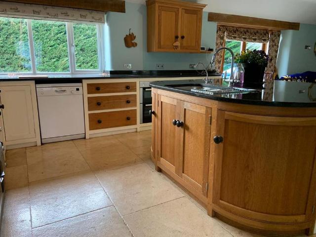 2 bedroom barn conversion to rent