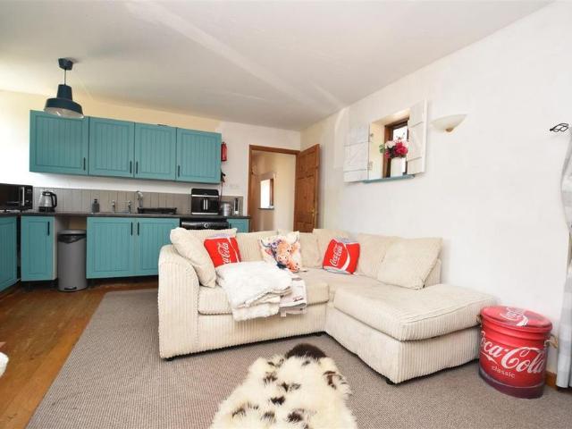2 bedroom barn conversion to rent