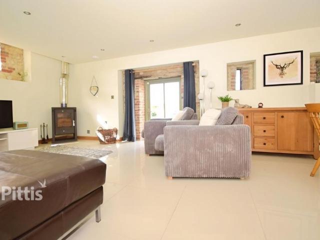 2 bedroom barn conversion to rent