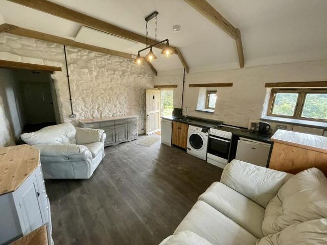 2 bedroom barn conversion to rent