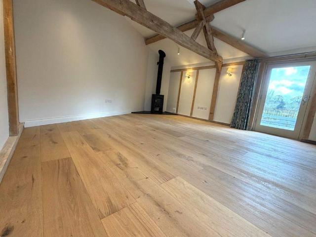 2 bedroom barn conversion to rent