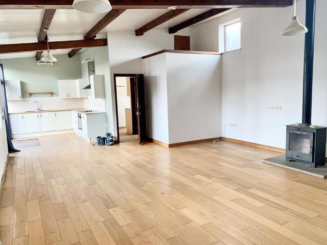 2 bedroom barn conversion to rent