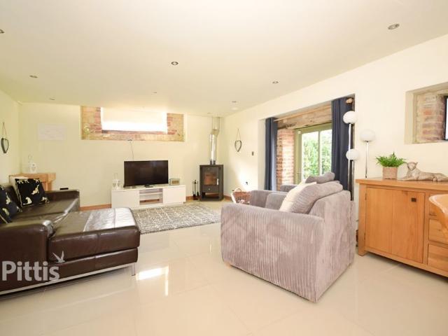 2 bedroom barn conversion to rent