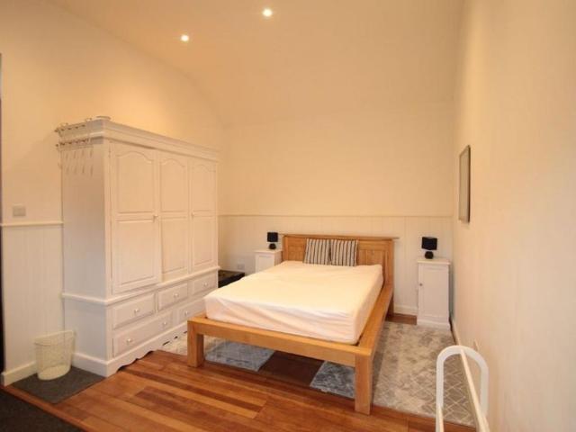 2 bedroom barn conversion to rent