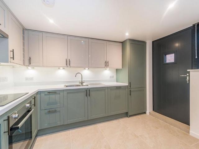 2 bedroom barn conversion to rent