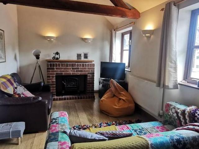 2 bedroom barn conversion to rent
