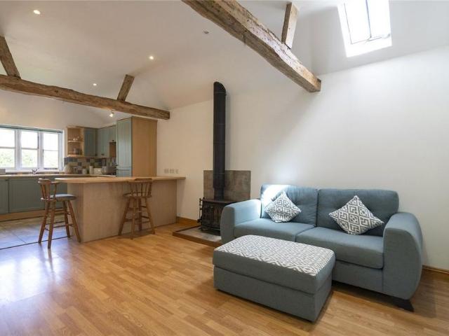 2 bedroom barn conversion to rent
