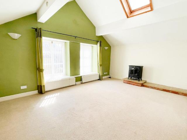 2 bedroom barn conversion to rent