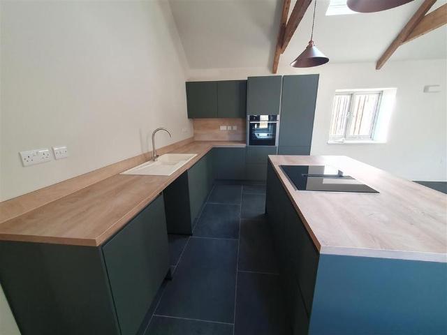 2 bedroom barn conversion to rent